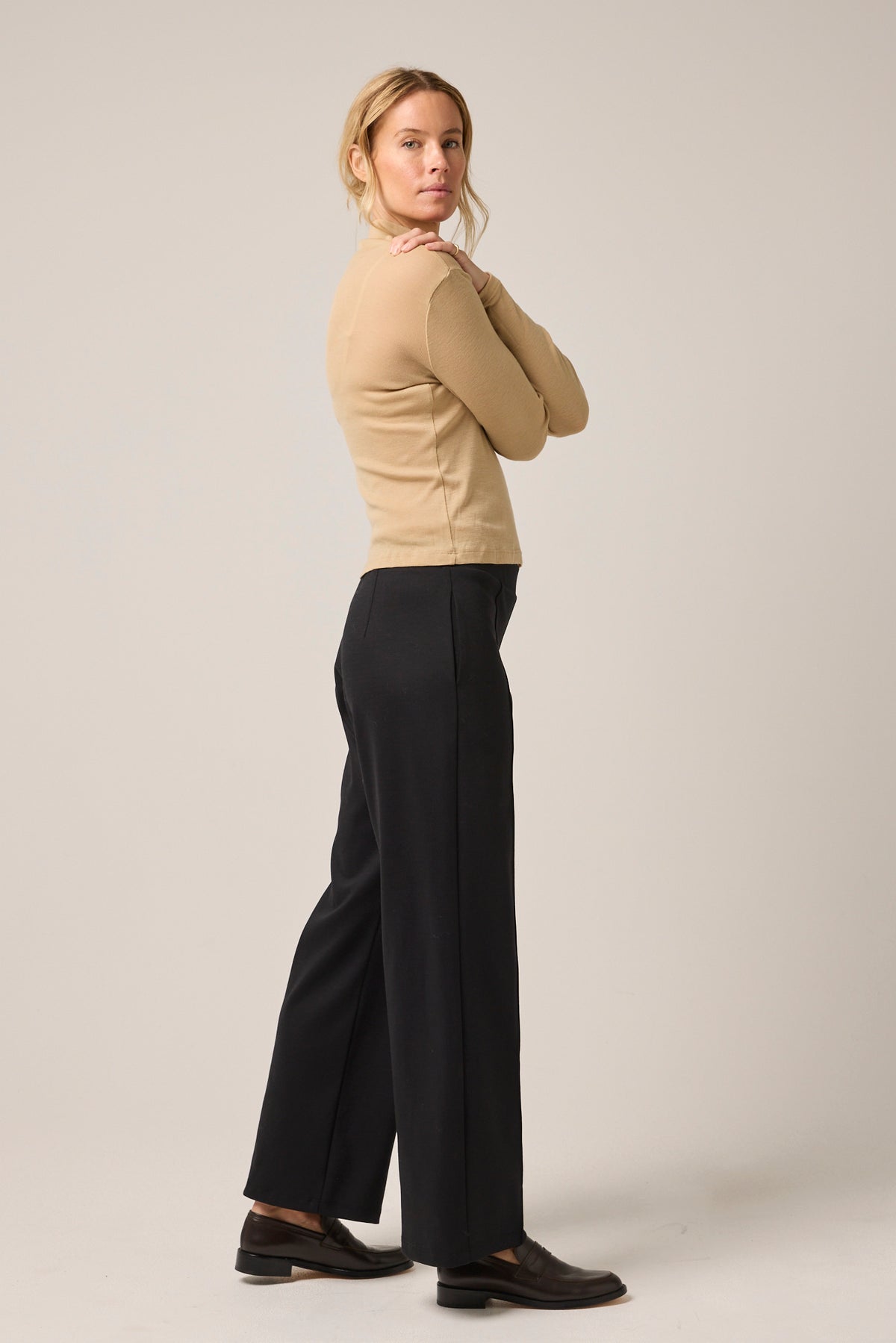 Hunter Wool Ponte Pin-Tuck Pant Black Night | Matilda Life